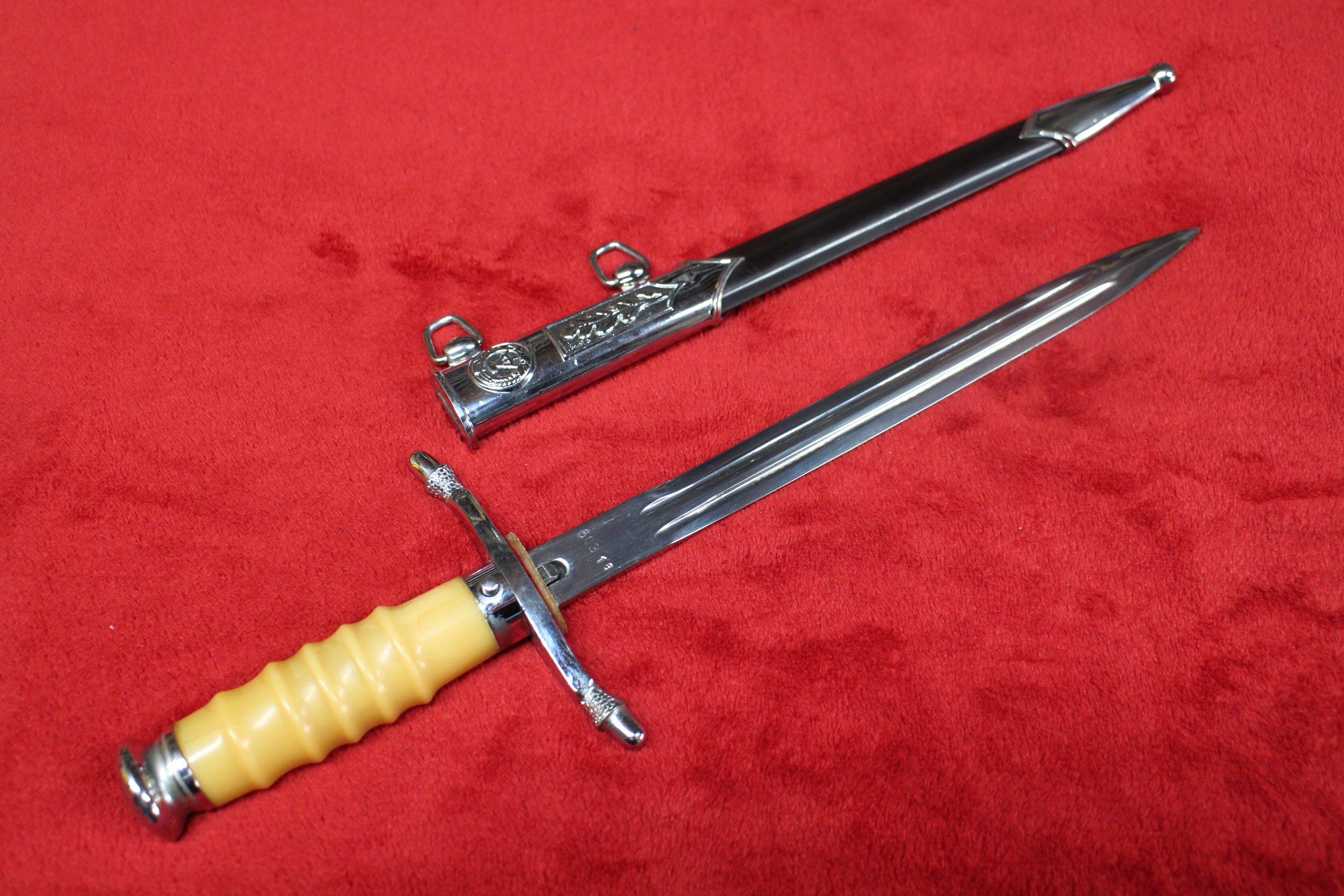 original NVA Ehrendolch Offizier mit Gravur