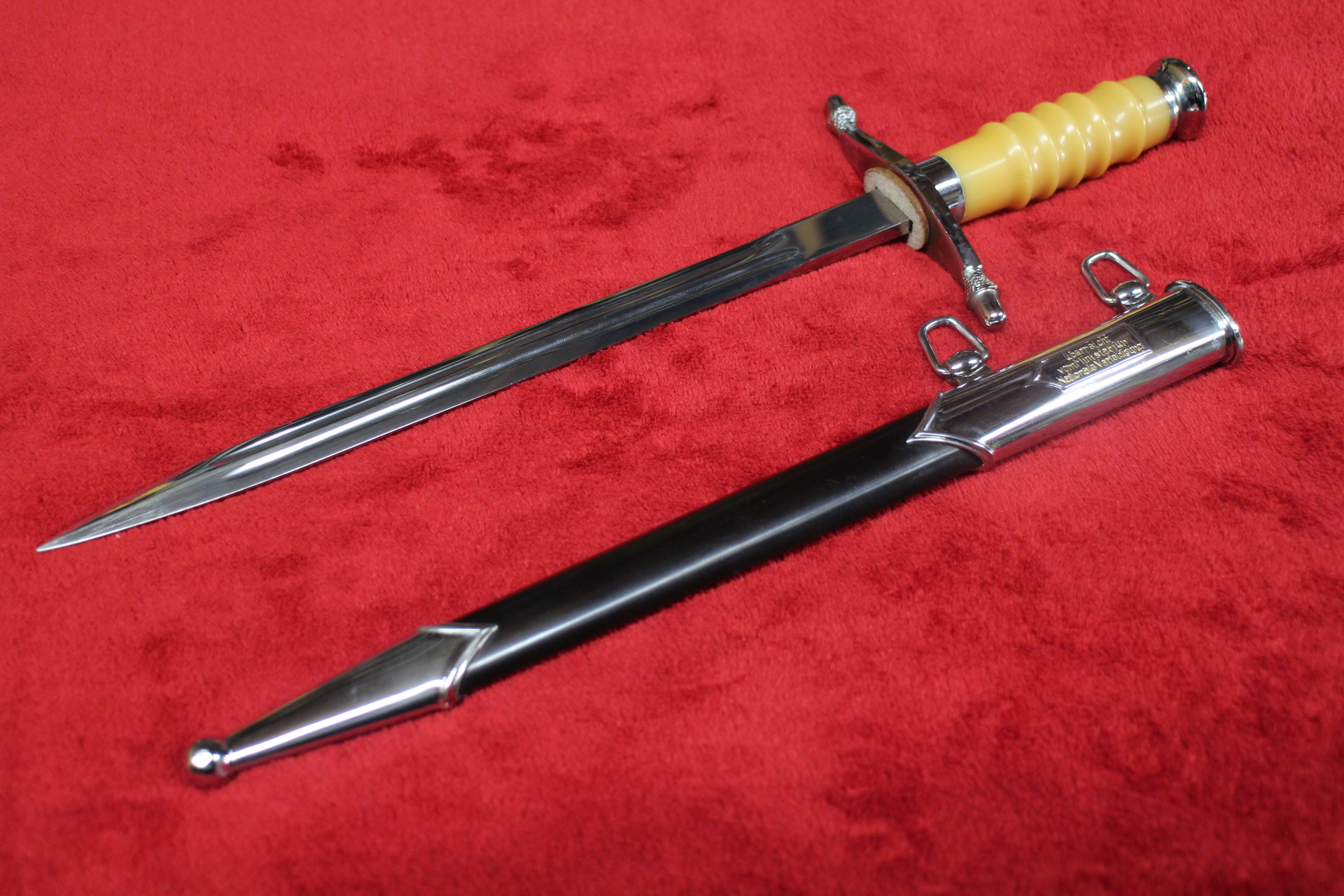 original NVA Ehrendolch Offizier mit Gravur