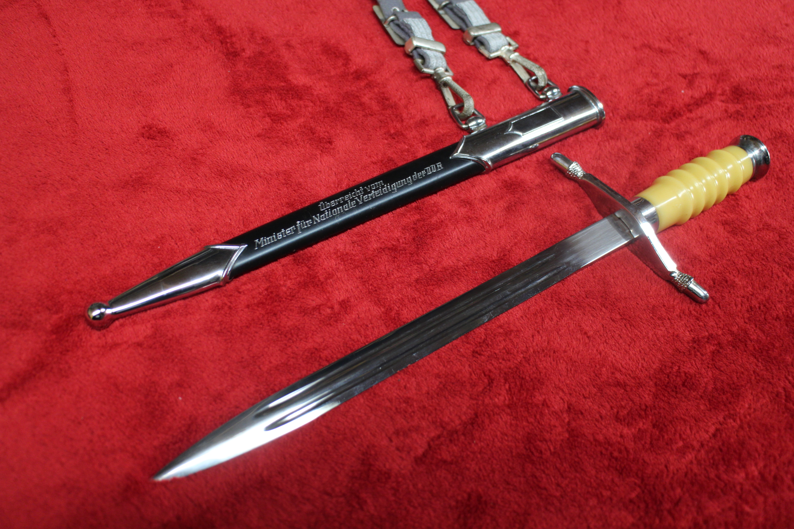 NVA Ehrendolch Offizier mit Gravur original